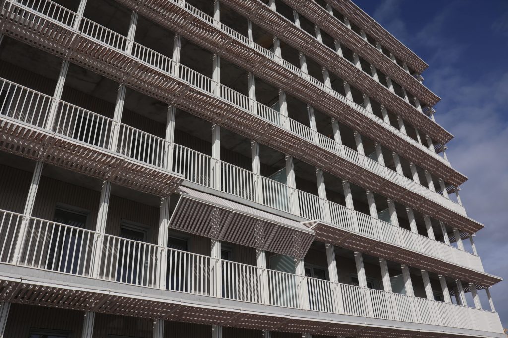 DYNAMIC FACADE - motorized folding panels + balconie, Nantes - FRANCE ...