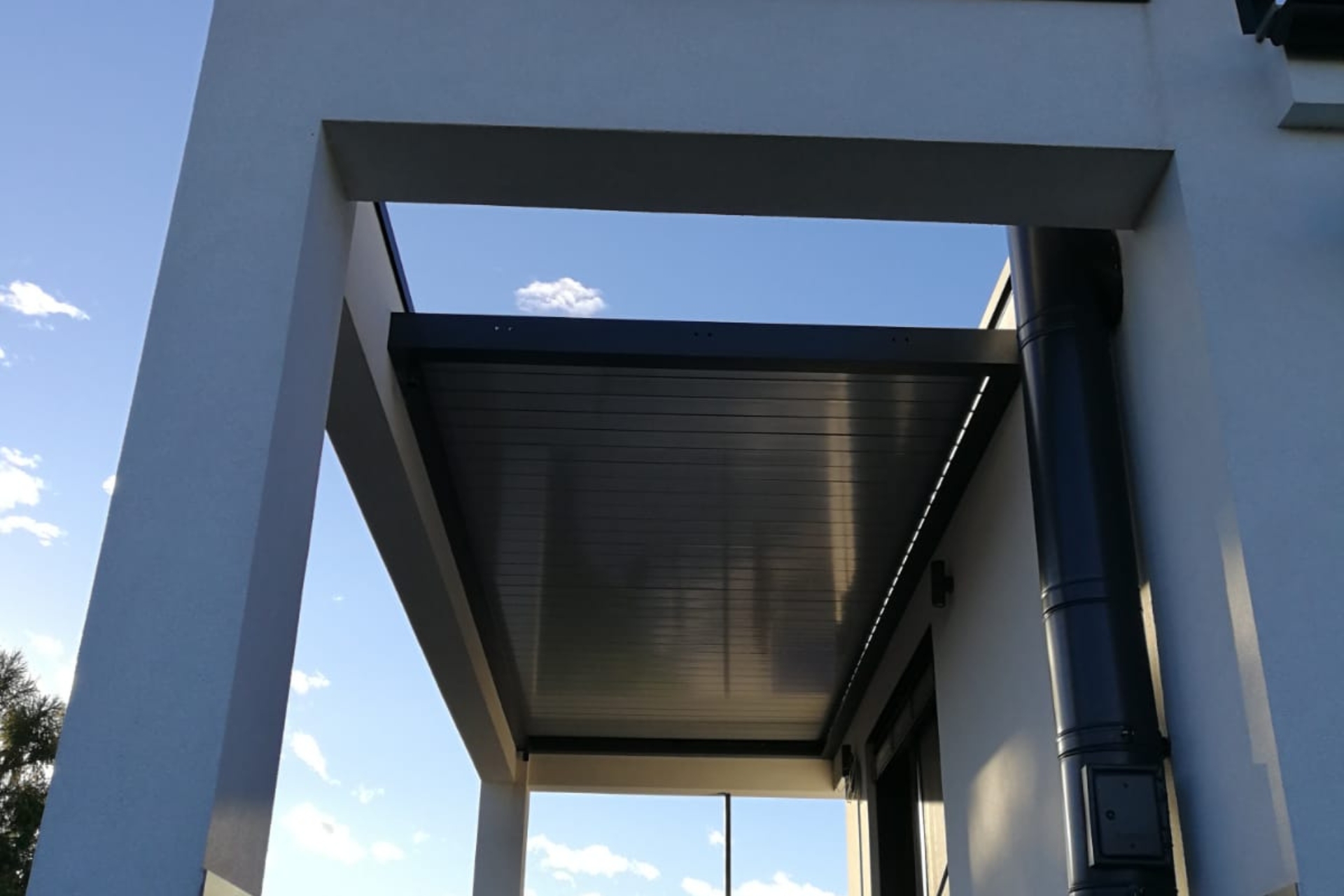 Pergola without columns and space for chimney - Soltec
