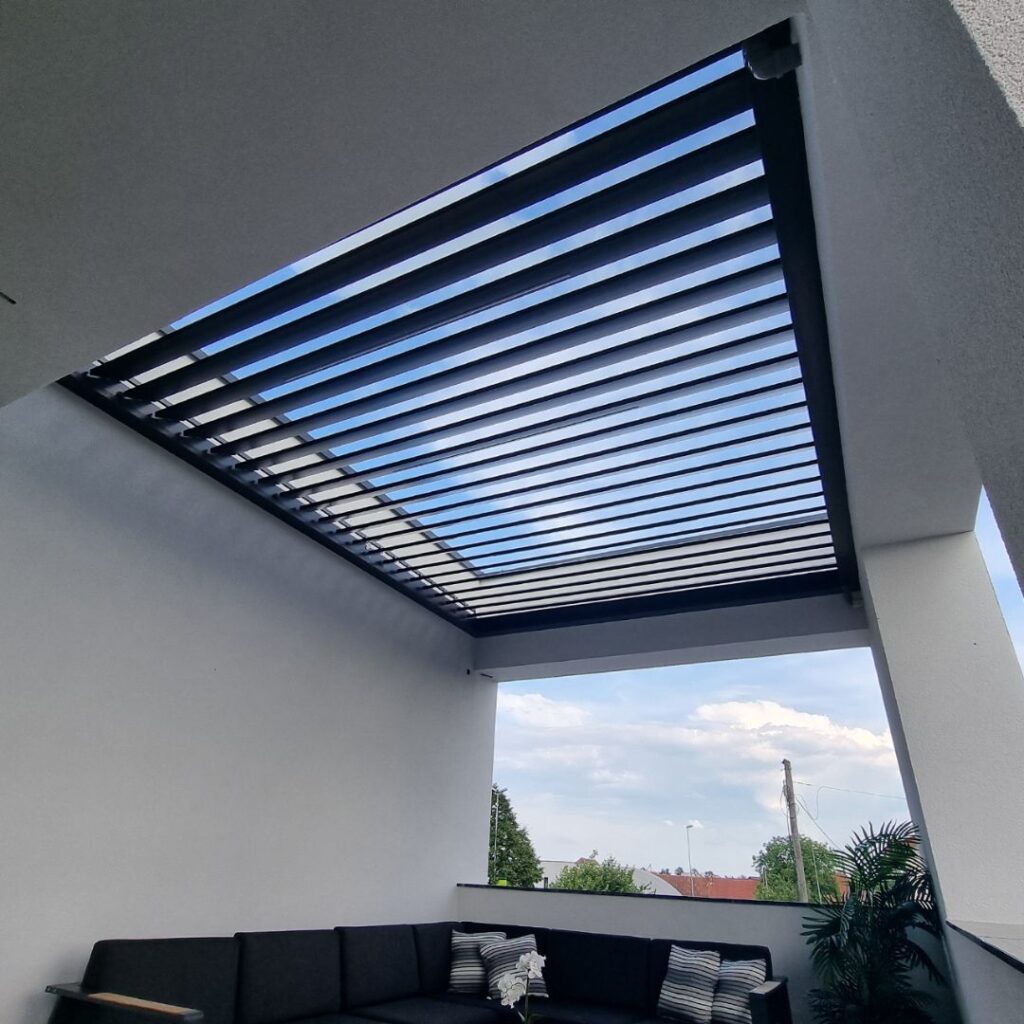Soltec bioclimatic pergola - Soltec